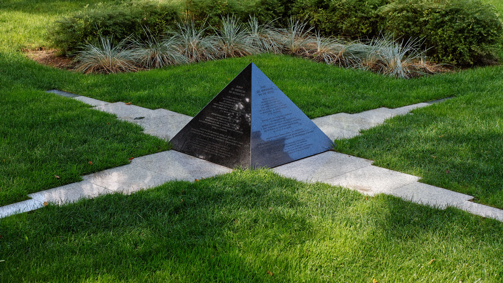 Monument à la Conférence parlementaire des Amériques - Commission de la ...